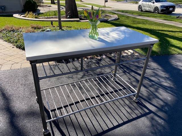 Kitchen Island - Prep table