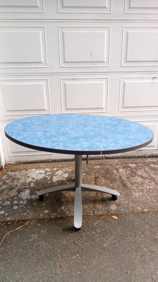 Height adjustable Office table desk on wheels