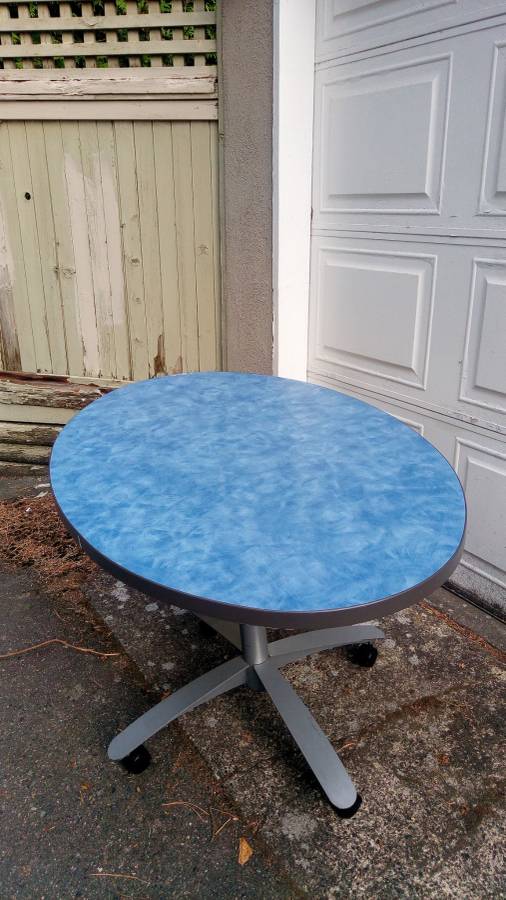 Height adjustable Office table desk on wheels