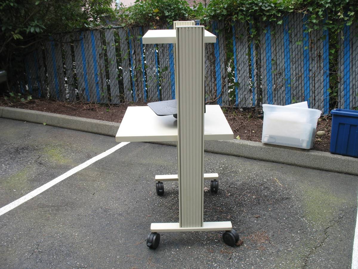 Metal Music/Computer Workstation Desk With 4" Castors | Looknet