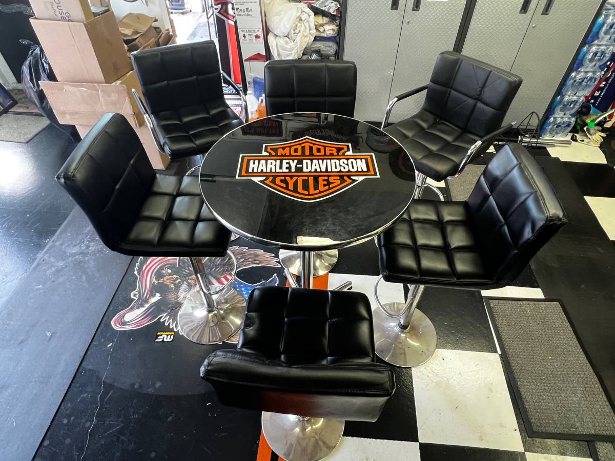 Harley Davidson Table and Bar Stools | Looknet