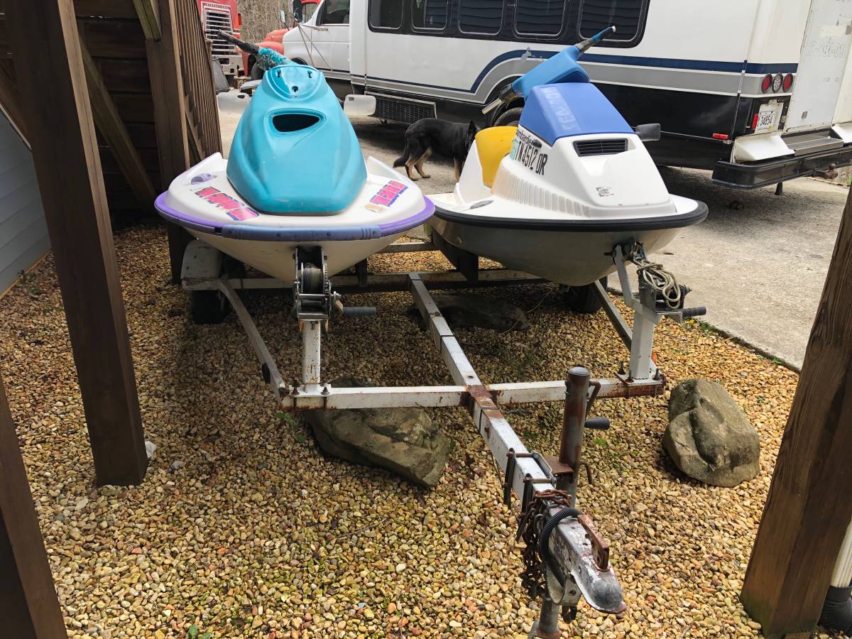 2 seadoo wave runners | Looknet