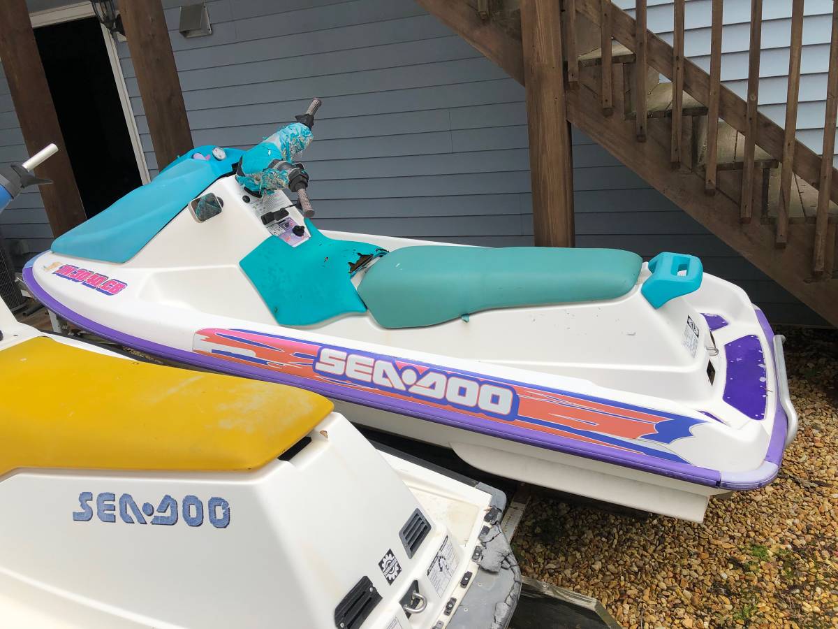 2 seadoo wave runners | Looknet