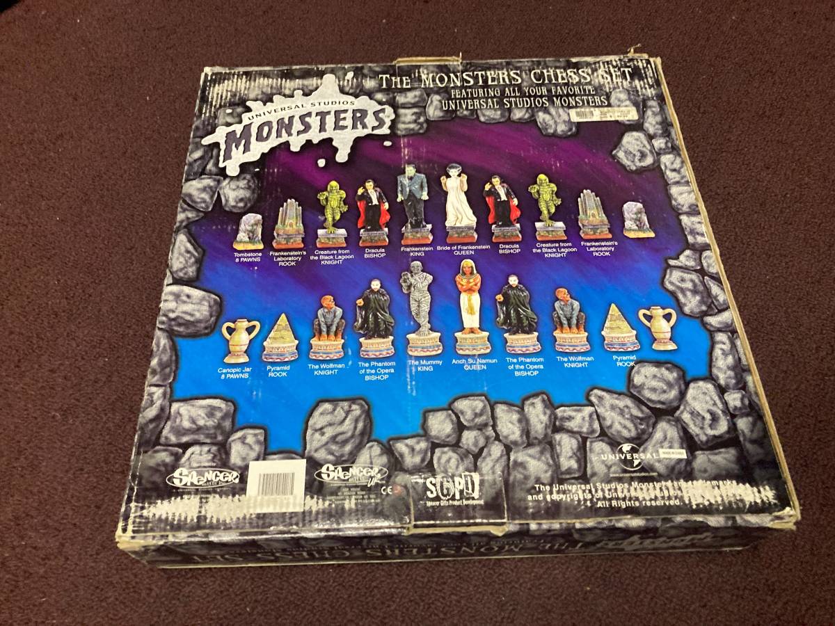 Universal The Monsters Chess Set | Looknet